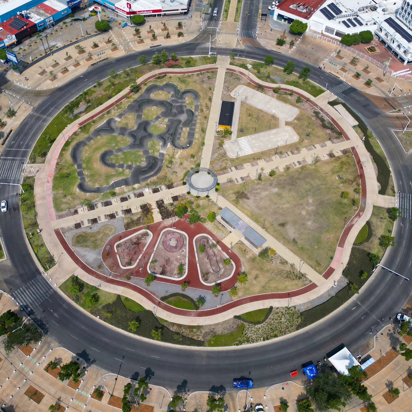 Vista aérea de la glorieta de la normal en Guadalajara - Drondeando